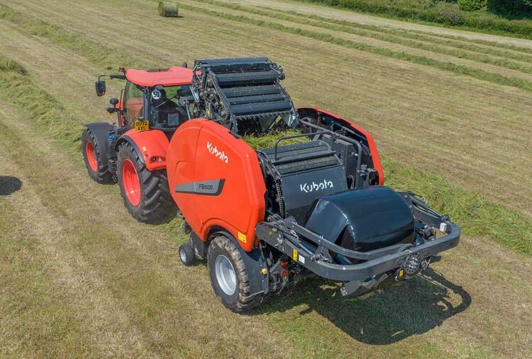 Vicon’s non-stop baler-wrapper now comes in Kubota colours